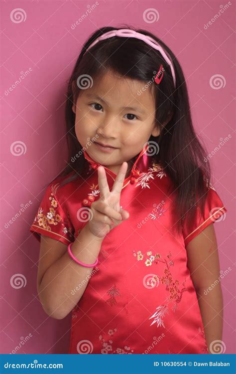 Petite Fille Chinoise Avec La Robe Rouge Photo Stock Image Du