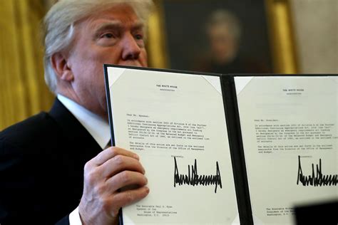 Melania Trumps Signature Draws Comparison To Her Husbands Handwriting