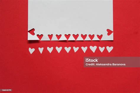 발렌타인 데이 빨간 배경에 종이 하트 플랫 레이 상단 뷰 복사 공간 0명에 대한 스톡 사진 및 기타 이미지 0명 개념 공휴일 Istock