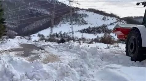 Село се оказа откъснато от света заради орязан бюджет за снегопочистване Общество България