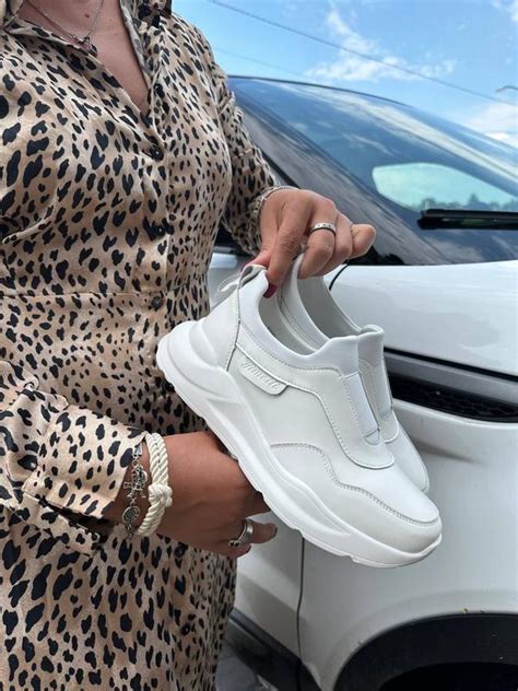 Кросівки — ціна 1390 грн у каталозі Кросівки Купити жіночі речі за