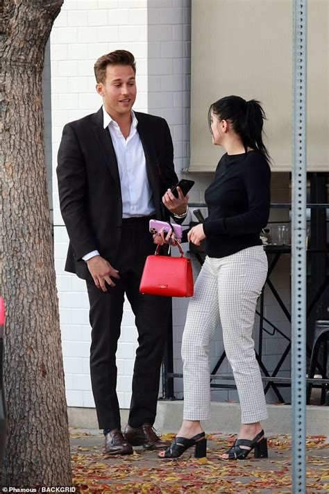 Ariel Winter Heads Out For A Lunch Date With Another Handsome Man Daily Mail Online