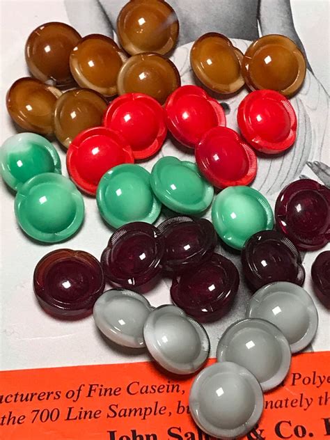 30 Vintage Glass Buttons Wonderful Old Glass Buttons 18 Mm Etsy