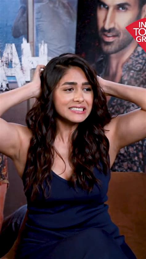 Mrunal Thakur Yummy Pits R Mrunalthakurfans