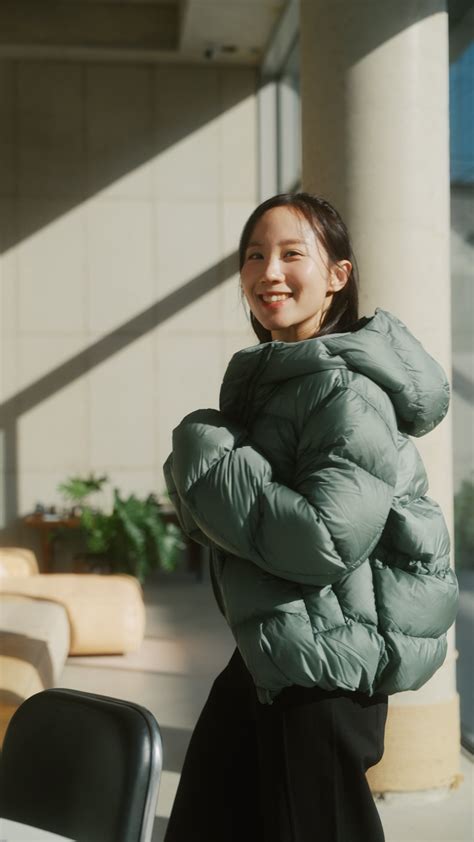 룰루레몬 코리아 건강하고 온전한 웰비잉 상태를 유지하며 삶의 균형을 찾는 것은 태양만이 가질 수 있는 영감과 그만의 표현 방식으로 이어져요 우리 개개인의 여정은