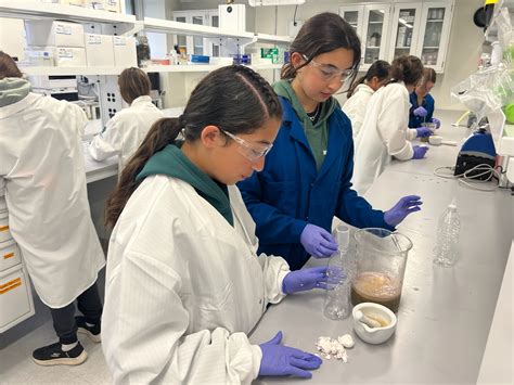Ocean Institute Girls Visit Uci Engineering Labs Samueli School Of Engineering At Uc Irvine