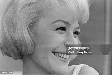 Actress Sandra Dee Photos Et Images De Collection Getty Images