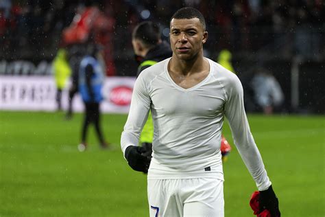 Mbappe And The Controversial Gesture That Again Sparks Psg Exit Rumors