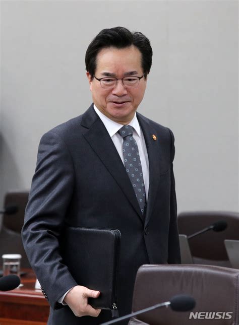 국무회의 참석하는 정황근 농림축산식품부 장관 네이트 뉴스