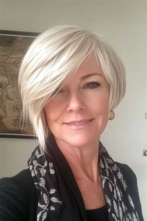 29 Stylish Wedge Haircuts For Older Women To Look And Feel Fabulous