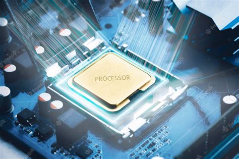 컴퓨터 마더보드의 슬롯에 있는 골든 Cpu 칩과 프로세서 칩 컴퓨터 기술 부품 개념 주위에 빛나는 빛 프리미엄 사진