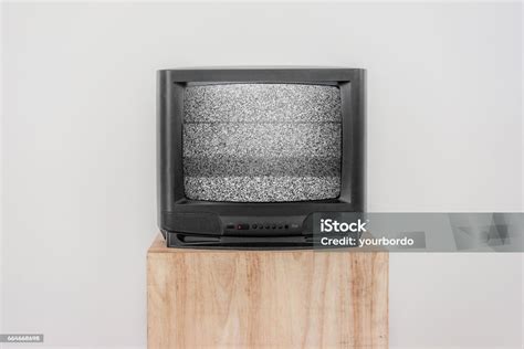 오래 된 깨진된 Tv 화면 노이즈 고립 된 배경 오래된에 대한 스톡 사진 및 기타 이미지 오래된 텔레비전 텔레비전 산업 Istock