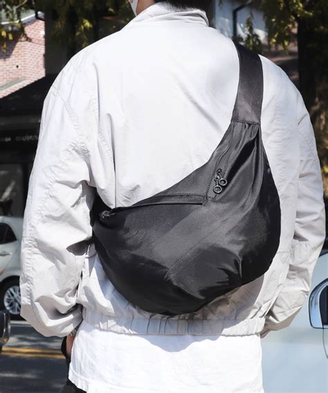 벨가 남자 여자 나일론 크로와상백 슬링백 크로스백 에이블리