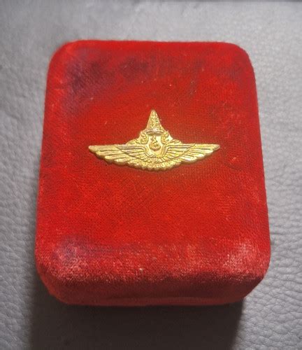 เหรียญร 9 ราชินี ที่ระลึกพระมหาธาตุเจดีย์ เนื้อทองคำพิมพ์ใหญ่ หนัก 2 บาท ปี2535 พร้อมกล่องเดิมๆ