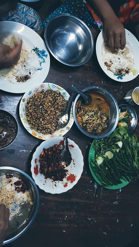 မဆုံတာကြာပြီ ထမင်းဝိုင်းလေး