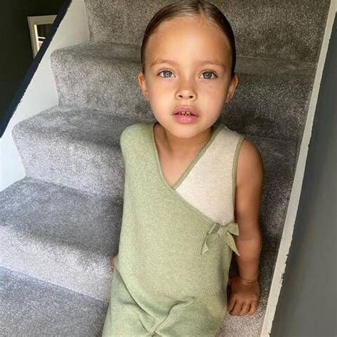 Sienna Isobel Το πεντάχρονο μοντέλο που εντυπωσιάζει με τις πόζες του