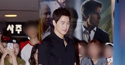 T포토 유지태 올블랙 패션에도 굴욕없는 어마어마한 키베테랑
