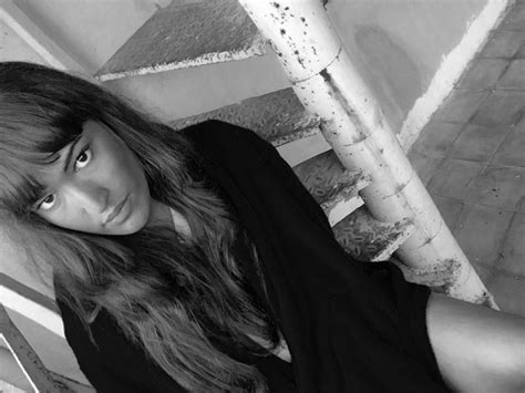 „21 წლის სასწაული გოგო მომიკალი და ბაცაცასავით გაიქეცი ქვეყნიდან იმის