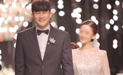 축구선수 김민재 미모의 부인과 합의 이혼…4년 만에 갈라선 이유 이혼 축구 선수 결혼