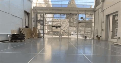 영상 프로펠러 꺾이더니 바퀴로 변신‘트랜스포머 운송 로봇 등장