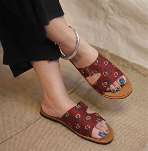 Swanky মূল্য ৮০০ টাকা প্রাপ্ত সাইজ ৩৬ থেকে ৪১ হিল উচ্চতা হাফ ইঞ্চি সোল নন স্লিপারি রাবার