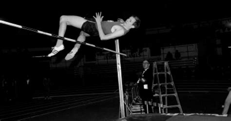 배면뛰기로 높이뛰기 신기원 세운 포스버리 별세