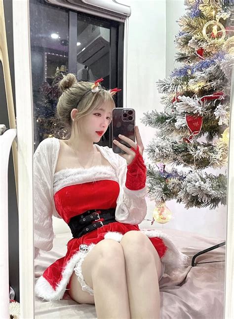 Nguy N Th Th Y Trang Sexy V I Bi T Danh N Ho Ng Ph Ng Gym