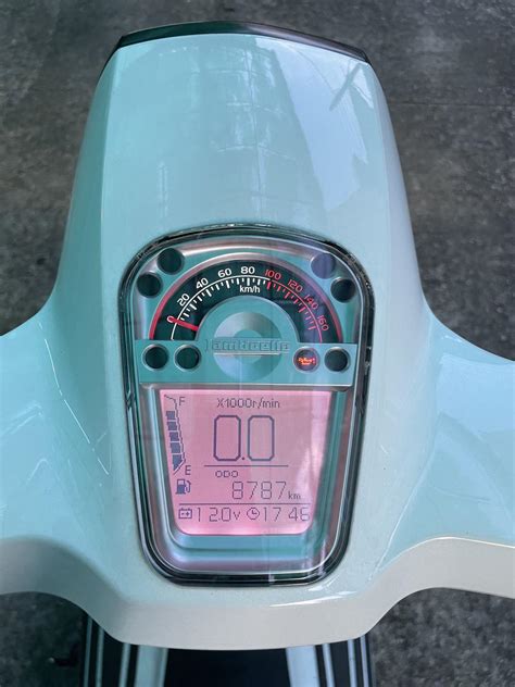 Lembretta V200 Special 2021 สีขาว Ennxo