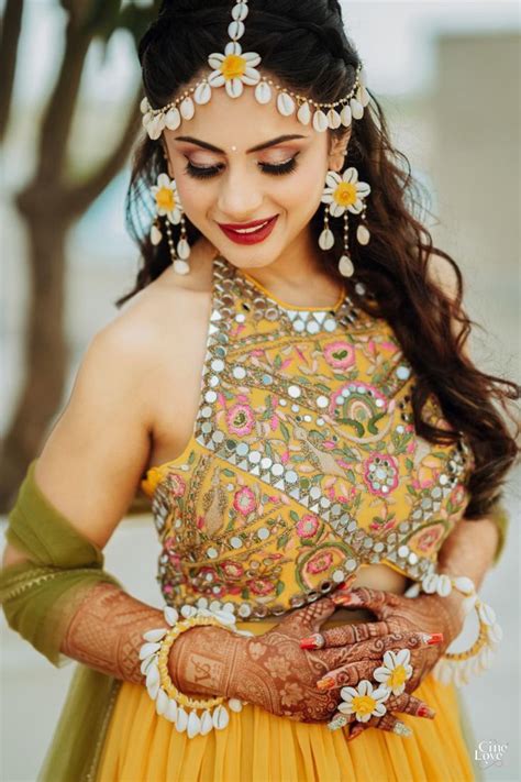 Beautiful Haldi Dress Design Haldi Ceremony Outfit Haldi Look For Bride Haldi Outfits
