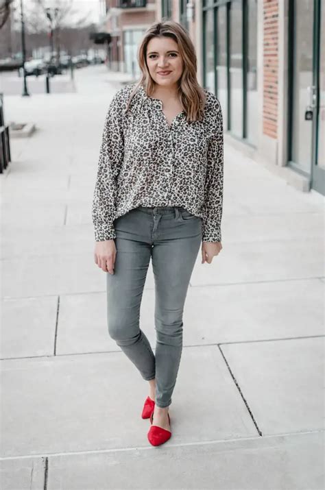Styling Tips Pairing Outfits With Light Grey Jeans For Women Shunvogue