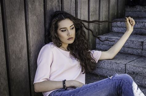 ექსპერტმა დაასახელა ფაქტორები რომლებიც ჭაღარა თმის გაჩენას აჩქარებენ რჩევები ვივიენისგან