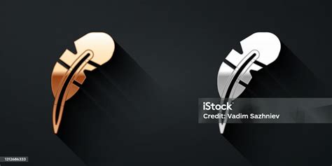 블랙 백으로 분리된 골드 및 실버 페더 펜 아이콘 긴 그림자 스타일 벡터 고대의에 대한 스톡 벡터 아트 및 기타 이미지