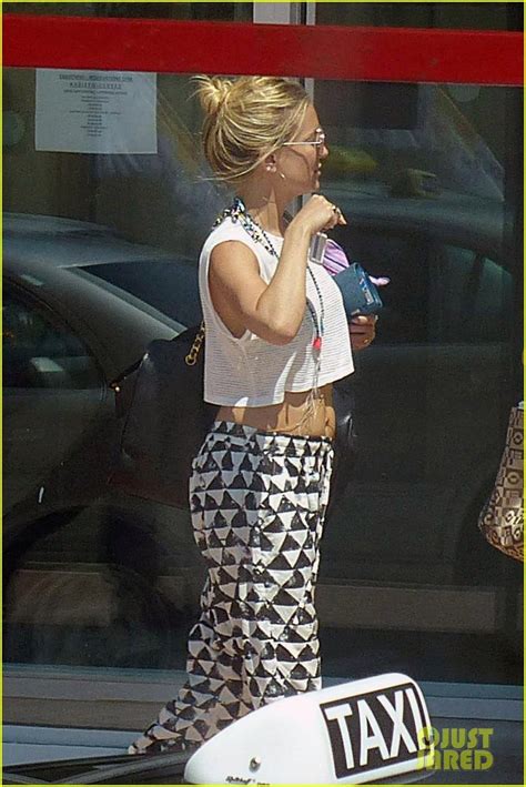 Kate Hudson Takes Off From Greece With Mom Goldie Hawn Photo 3399824