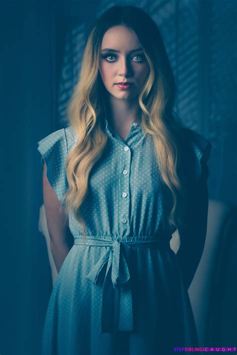 Белокурый подросток Мария Кази выглядит как живая кукла во время секса