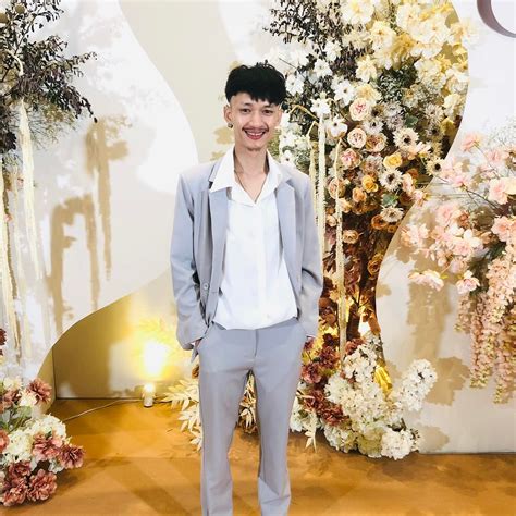 Tetae พี่เสก Loso จับคอร์ดกีต้าร์ Bb เพียง 2 นิ้ว โดยใช้ นิ้วชี้กับนิ้วก้อย จากเพลงล่าสุด ใน