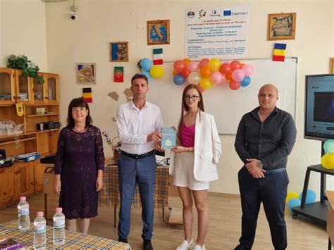 Тържествена церемония по връчване на дипломите за средно образование на випуск 2023 Уеб сайт