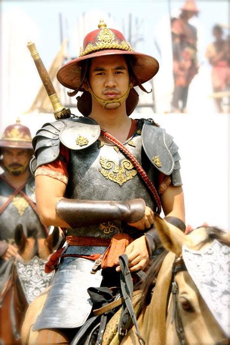 พี่หมื่นของเรา นี่ก่อนหน้านี้เคยได้รับการอวยยศเป็นถึง ขุนรามเดชะ ในสมัย ตำนานสมเด็จพระนเรศวร