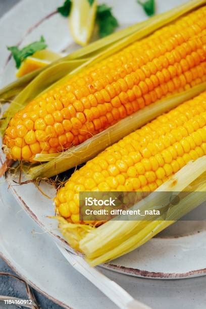 전통 여름 음식 향신료 버터 레몬 슬라이스와 구운 옥수수 Cobs 0명에 대한 스톡 사진 및 기타 이미지 0명 건강한 생활방식 건강한 식생활 Istock