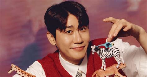 ‘연말의 제왕 영탁 2년 연속 방송 3사 시상식 무대 장악