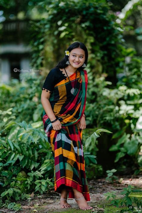 Pin On Feet In Saree