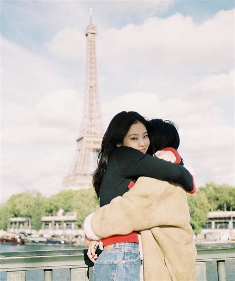 Blackpinks Jennie Shows Her Mom Is Just As Beautiful As She Is In