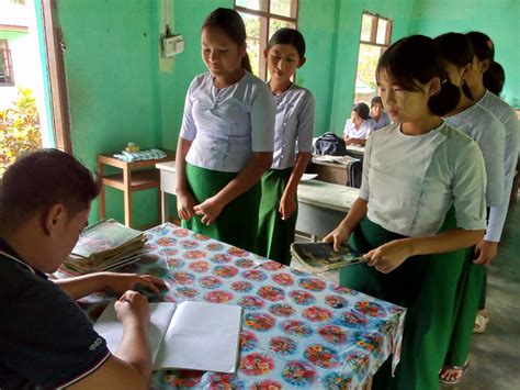 ကရသူရိမြို့၌ ကျောင်းသား၊ ကျောင်းသူများအား အပတ်စဉ် မိုဘိုင်းစာအုပ