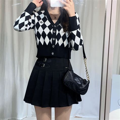 [하이틴룩 가성비갑] 누아르 하이틴 아가일 패턴 크롭 가디건 에이블리