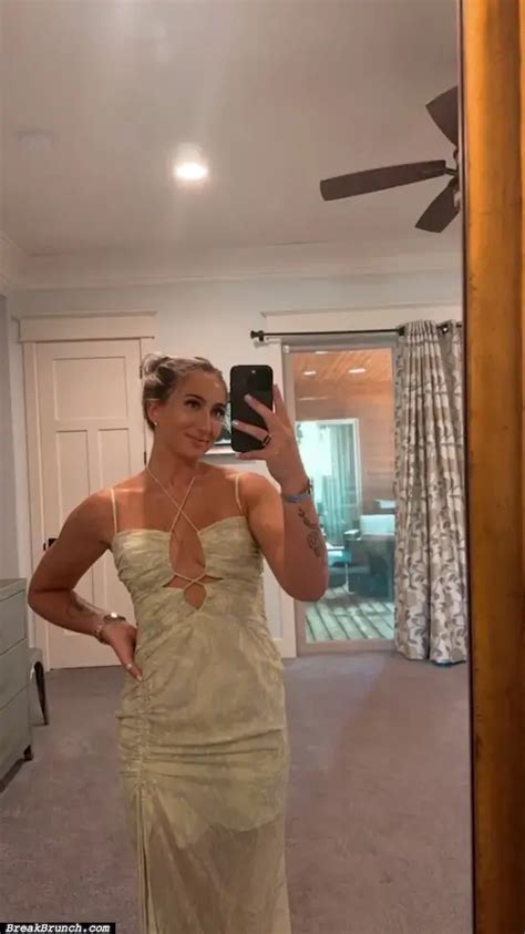 16 Girls Taking Sexy Selfies With Mirror Breakbrunch