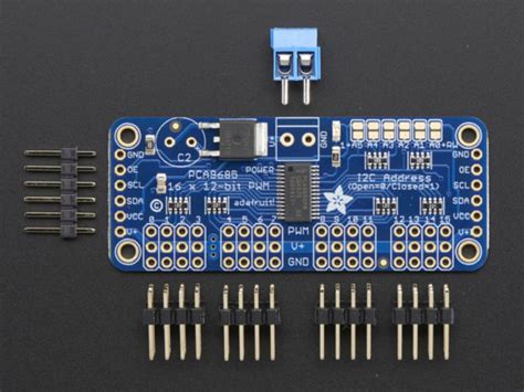 Controladora Adafruit 16 Canales 12 Bit PWM Servo Interfaz I2C RobotIA