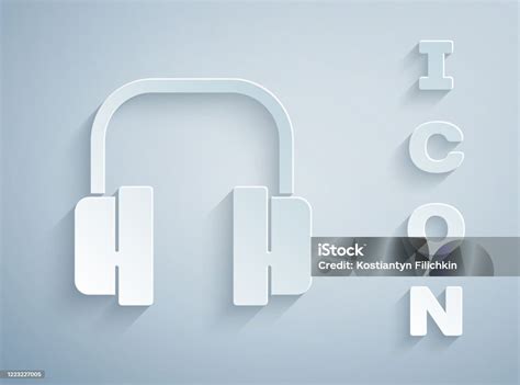 회색 배경에 분리 된 종이 잘라 헤드폰 아이콘 고객 서비스 핫라인 콜 센터 Faq 유지 보수를 지원합니다 종이 아트 스타일입니다