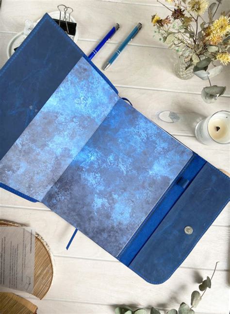 Кожаный ежедневник формата А4 с цельным блоком модель Рошельна магнитной кнопке — Именные