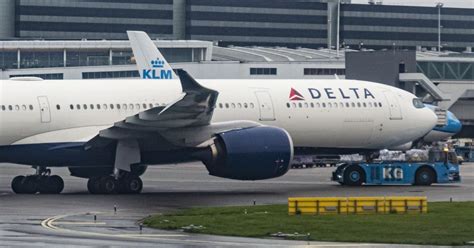 Delta Air Lines Co Pilot Arrested On Flight In San Francisco Charged