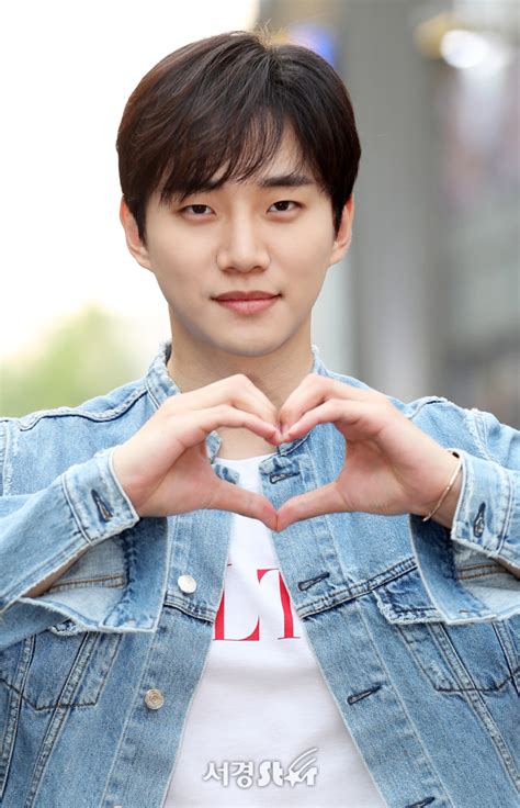이준호 부드러운 눈빛으로 심쿵 하트~ 자백 종방연 서울경제