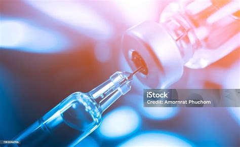 백신 바이알 용량 독감 주사제 의료 개념 예방 접종 피하 주사 치료 질병 치료 병원 예방 예방 질병 질병 아기 아이blue 배경 약에 대한 스톡 사진 및 기타 이미지